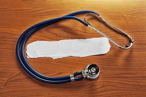 청진기는 빈 찢어진 종이 조각과 복사 공간을 구성합니다 불충분에 대한 스톡 사진 및 기타 이미지 불충분 0명 개념 Istock