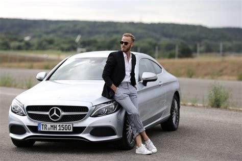 Pin Auf Photo With Car Men Auto Posen Mercedes Benz Benz