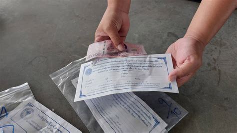 Photo Gallery กกต ศรีสะเกษเร่งตรวจสอบซองผ้าป่าใส่เงิน 500 บาท แจกชาวบ้าน 3 อำเภอ