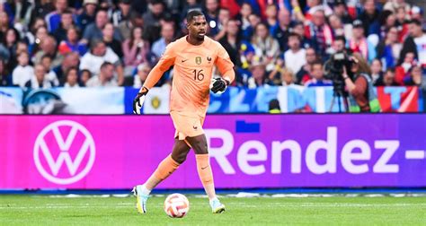 Équipe De France La Toile Senflamme Pour Mike Maignan Futur Numéro