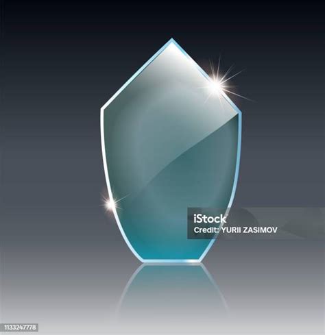 투명 유리 방패 벡터 일러스트 레이 션 현실적인 3d 디자인 벡터 투명 한 개체입니다 3차원 형태에 대한 스톡 벡터 아트 및 기타 이미지 Istock