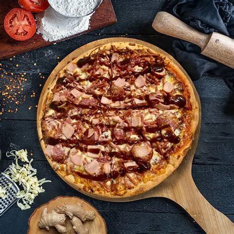 Buy Meat Lover Pizza Farina Pizza Hearty And Delicious