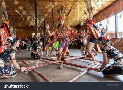 4145 Sabah Dance 图片、库存照片和矢量图 Shutterstock