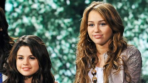 Miley Cyrus Vs Selena Gomez Fight