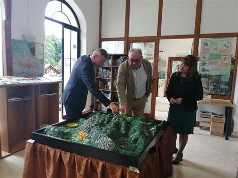 Министър Милошев посети Природозащитен център Натура във Враца