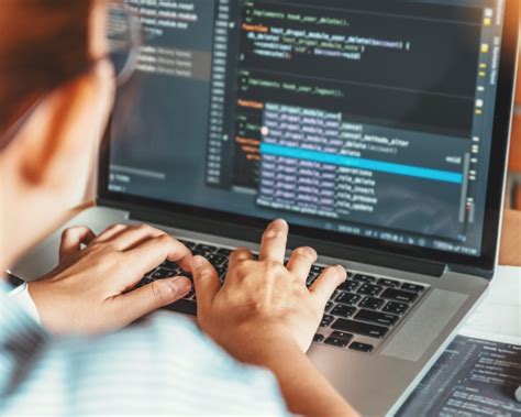 Ekspektasi Vs Realita Penampilan Dan Pekerjaan Programmer