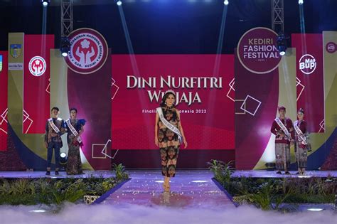 Finalis Putri Indonesia Puji Motif Batik Kabupaten Kediri Berita Hari Ini Berita Terkini