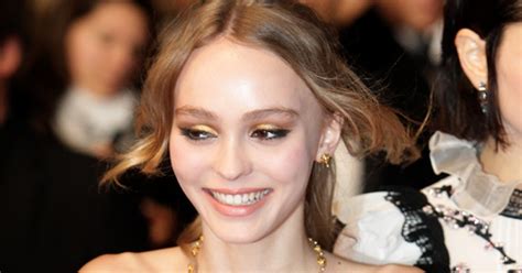 [포토엔]릴리 로즈 뎁 노출 사수하느라 바쁜 손 칸영화제