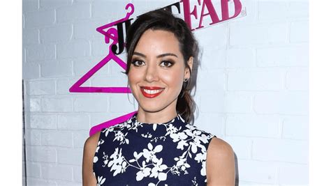 Aubrey Plaza Has Self Control Over Social Media 8days