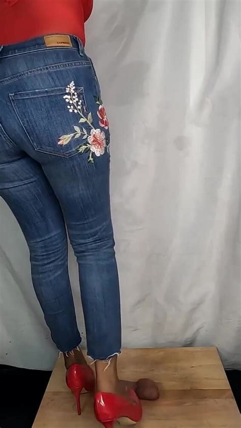 Ballbusting Stomping Balls Cockbox