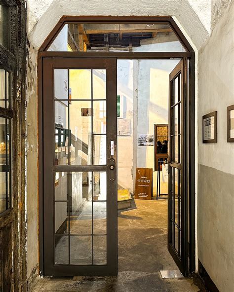 부산에가면 🚉 부산역에서 기차 타기 전 잠깐 여기 어때 📚 기차역 근처 감성 가득 실내 복합문화공간 창비부산 🚶‍♀️ 부산역에서 도보 5분으로 접근성이 뛰어난