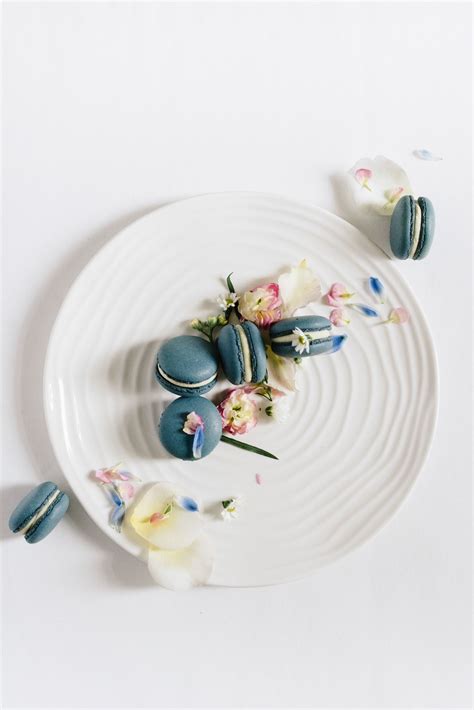 French Macarons Plating