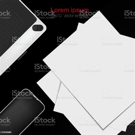 현실적인 직장 조직 블랙 테이블 그래픽 타블렛 논문 및 전화로 평면도 사무용 책상 테이블에 편지지 요소와 함께 사무실 Eps10 벡터 일러스트입니다 3차원 형태에 대한 스톡