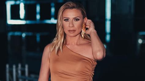 Κατερίνα Καραβάτου Και όμως αυτή είναι η κόρη της η Αέλια