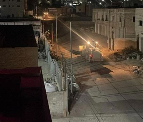 الاحتلال يعتقل 12 مواطناً من الخليل