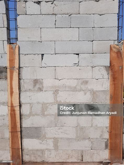 철근 콘크리트 빔 건설 중인 주택 기둥용 강철 보강재 미완성 콘크리트 빔 0명에 대한 스톡 사진 및 기타 이미지 0명 가파른 갈색 Istock