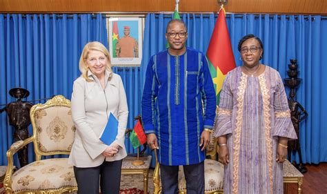 Visite De La Directrice Exécutive De Lunicef Catherine Russell Au