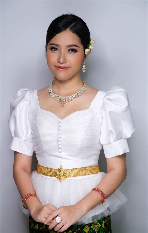 អត់ខ្ចីរវល់រឿងសារបែកធ្លាយ មាស នីតា បែរបង្ហោះរូបមួយសន្លឹកនេះវិញ Khmerload Cambodia Latest News