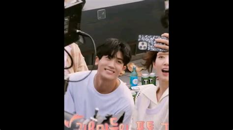 촬영 쉬는 시간 셀카 찍는 박형식📸 Youtube