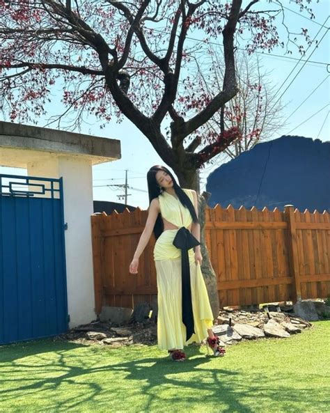 미주 가슴 겨우 가리는 파격 노출 드레스 청순 섹시미