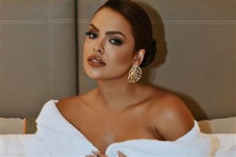 Ex Bbb Paula Freitas Sensualiza De Biquíni E Declara Quero Biscoito