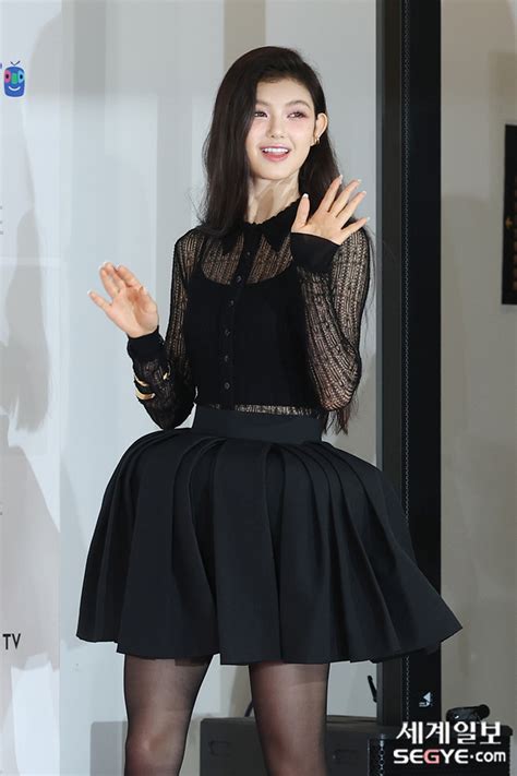 포토 뉴진스 다니엘 반가운 손인사 세계일보