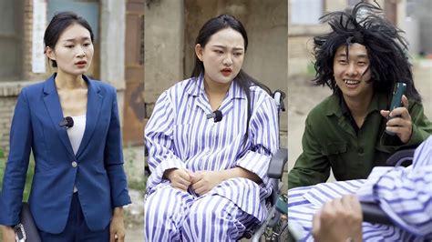 傻子乞丐抢走董事长手机只为给二十年没回家的妈妈打电话董事长得知后暖心资助强哥正能量 YouTube