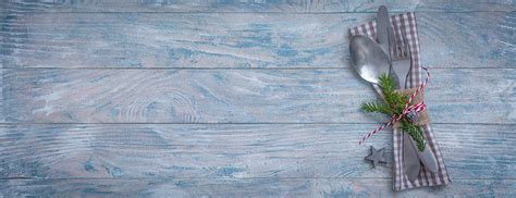 나무 배경 배너에 린넨 냅킨크리스마스 테이블 장소 설정 0명에 대한 스톡 사진 및 기타 이미지 0명 갈색 개체 그룹