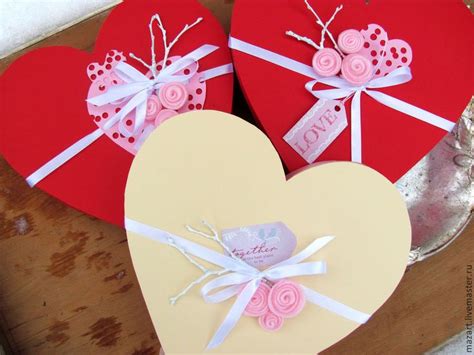 Текстильная открытка в подарочной коробке На открытке два мешочка в кот можно положить конф