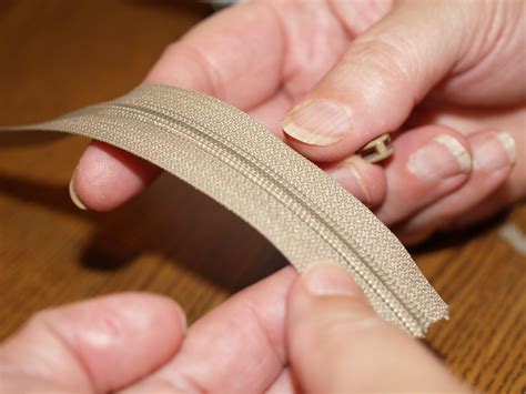 How To Insert The Zipper Pull In The Coil Zipper Chain Best Fabric Store Blog