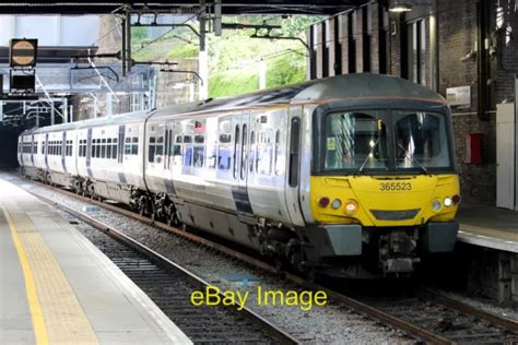 Photo 12x8 Class 365 Emu Arrives At Glasgow Queen Street Railway Station A C2018 £6 00 Picclick Uk