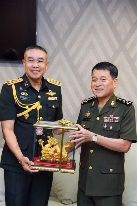 សេនានុព័ន្ធថៃអញ្ជើញជូនពរ ឯកឧត្តម នាយឧត្តមសេនីយ៍ វង្ស ពិសេន