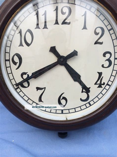 British Army Military Broad Arrow Wall Clock 1940 S Wind Up Bakelite