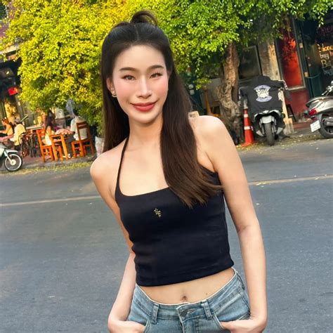 เสื้อที่มาแรงสุดในตอนนี้ ฮิตจนใครๆก็ต้องใส่ 🖤 แกลเลอรีที่โพสต์โดย Bntk Lemon8