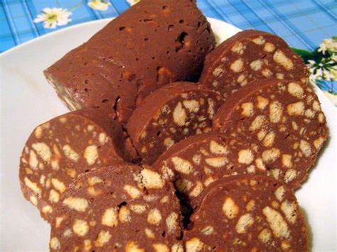 Шоколадная колбаса с орехами. Как приготовить блюдо - пошаговый рецепт ...
