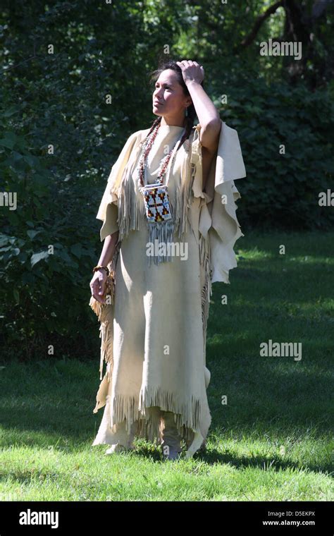Lakota Dress Fotos Und Bildmaterial In Hoher Auflösung Alamy