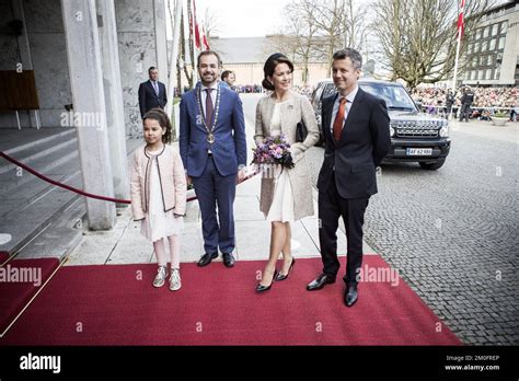 Königliches Paar Von Bürgermeister Jacob Bundsgaard Empfangen Fotos