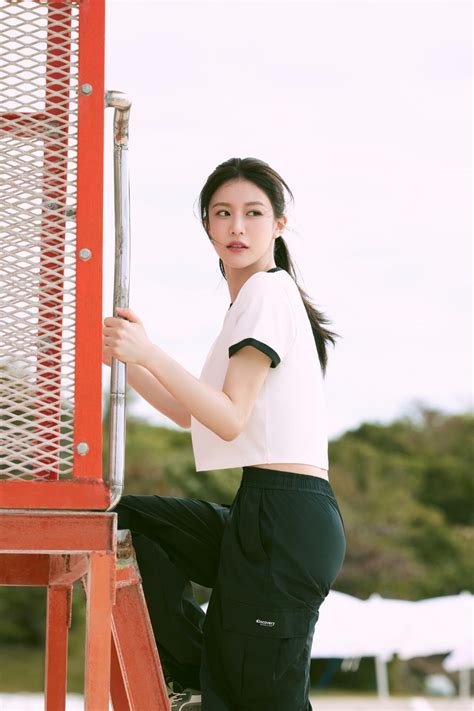 익스트림무비 고윤정 디스커버리 익스페디션 24ss 여름 캠페인 화보 2