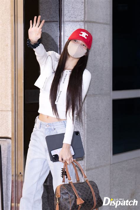 [현장포토] 받아줘 내 마음…리사 팬서비스 장인 디스패치 뉴스는 팩트다