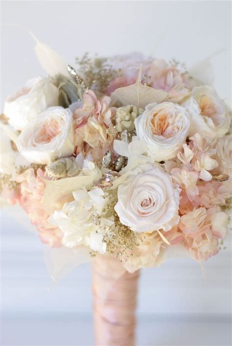 Pin By Pamela Bell English On Wedding Flowers Gold Wedding Bouquets