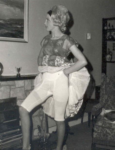 Ретро чулки на женщинах - 95 фото