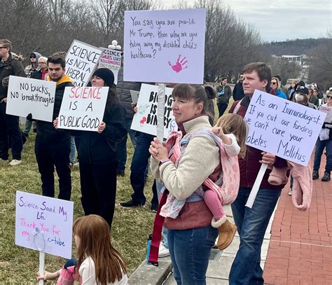 Stand Up For Science rally draws 300 to Frankfort
