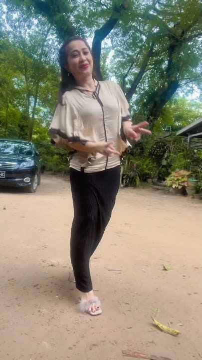 ရှုတင်မှာခဏနားတာနဲ့ Actress မိုးပြည့်ပြည့်မောင် Youtube