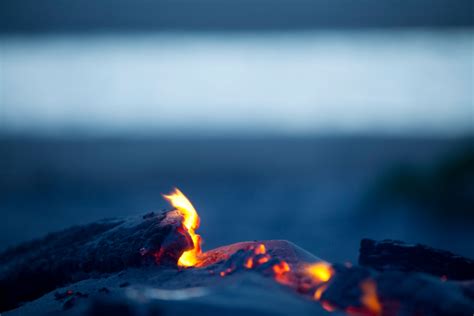 대한산업안전협회 재해사례 집중분석 지게차 수리작업 중 끼임 재해개요 모 사업장에서 5톤 지게차를 이용하여 25톤 지게차를 들어 올린 상태로 하부에서 수리작업을