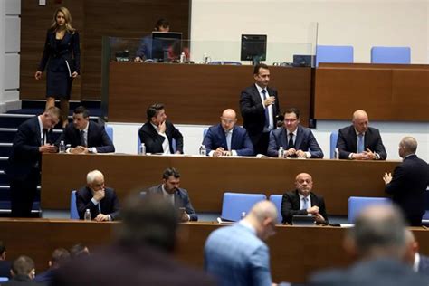 Искат цялото правителството за дебата по вота въпреки че правосъдният и вътрешният министър са