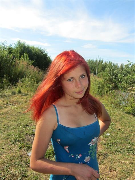 Голая на капоте фото
