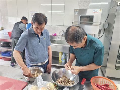 남자도 할 수 있다 요리하는 남자 1기 종강 중리종합사회복지관