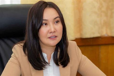 Ч Ундрам Гуравхан сая хүн амтай манай улс англи хэлээр дамжуулж дэлхийн боломжийг хүүхэд бүрд