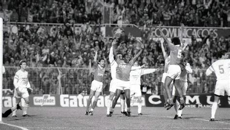 « Oh Vata ! C’est une catastrophe » : la main de Vata fatale à l’OM contre Benfica, le - Rennes ...