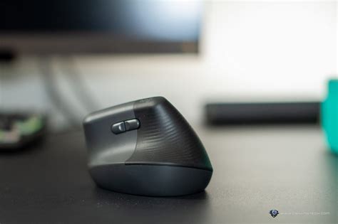 Logitech Lift Vertical Ergonomic Mouse Review Best Ergonomic Mouse